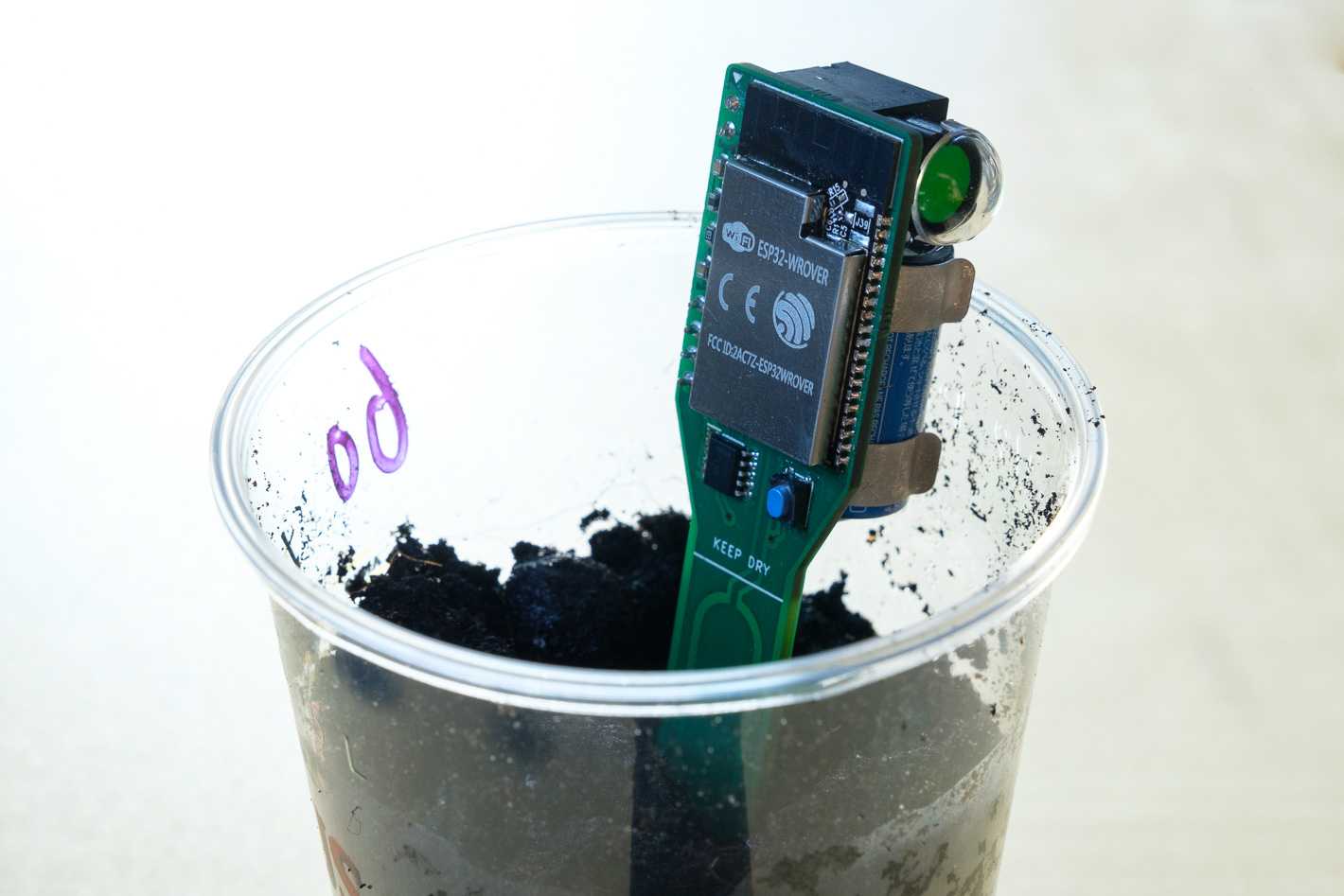 Using ESP32 touch GPIO as a soil moisture sensor - Maakbaas