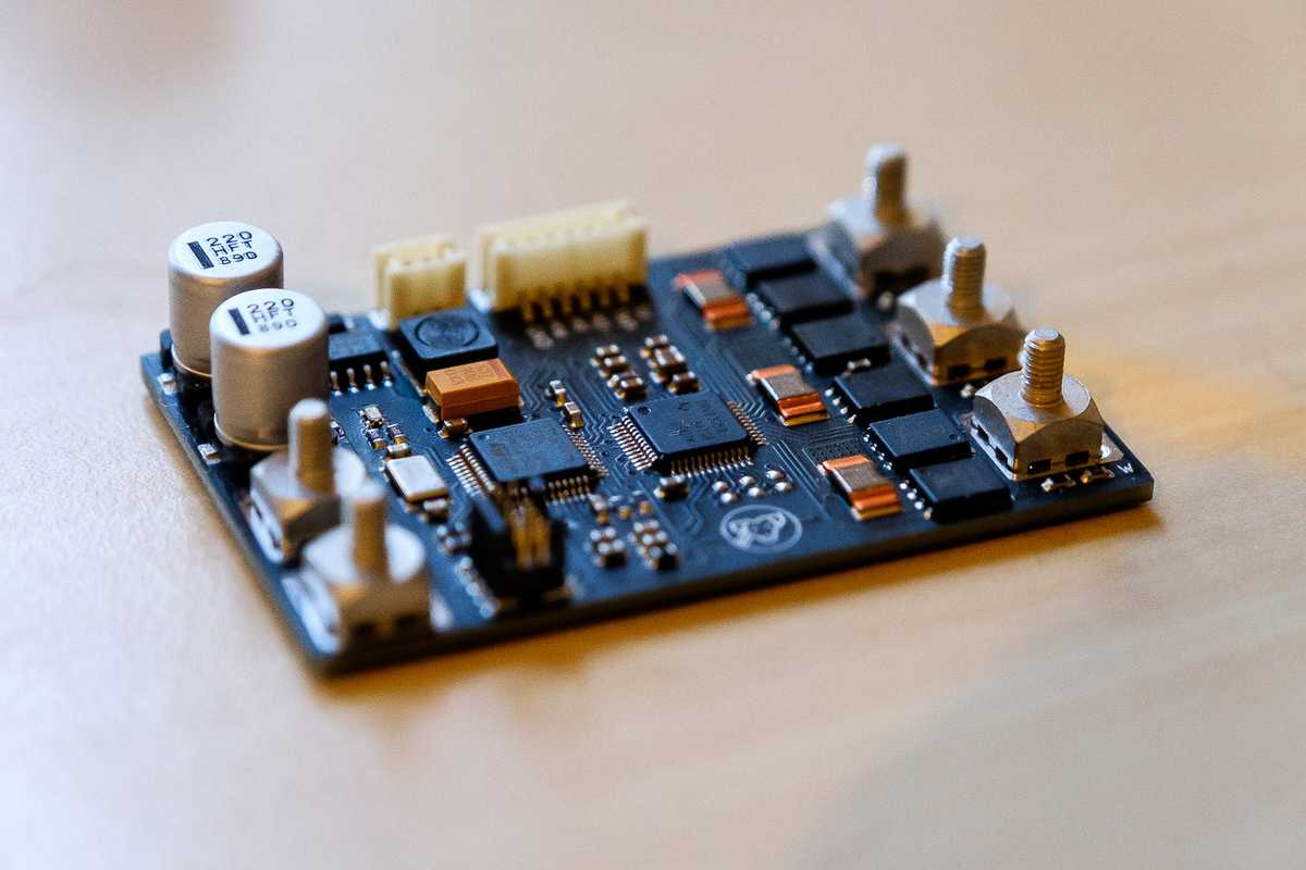 Designing the MBLDC, a custom ESC and BLDC driver - Maakbaas