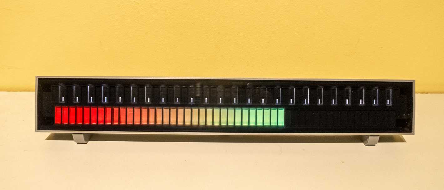 Display modes for a WiFi connected linear clock - Maakbaas